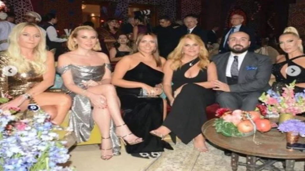 Sevim Egesoy’un kızı Burcu Özüyaman’ın imam nikahını Nihat Hatipoğlu ...